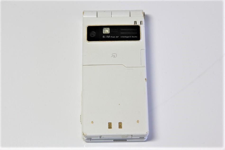 P-07A｜P-07A ストライプホワイト 携帯電話 白ロム ドコモ docomo｜中古品｜修理販売｜サンクス電機