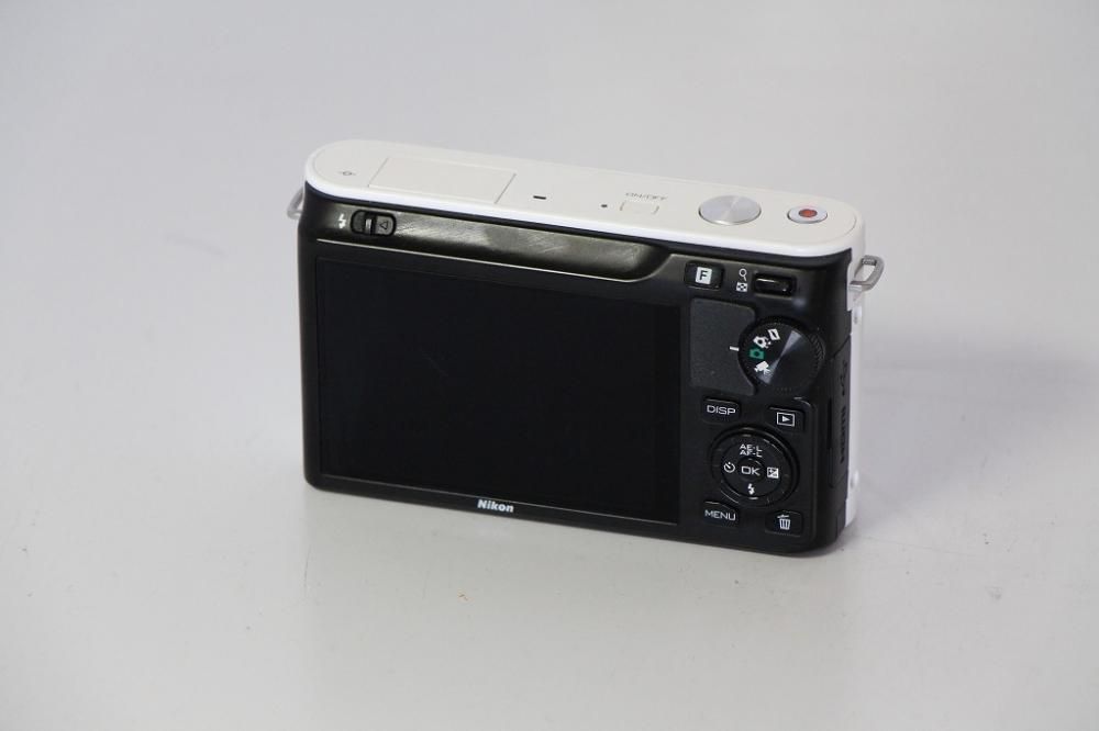 Nikon 1 J1LK(WH)｜Nikon ミラーレス一眼カメラ Nikon 1 (ニコンワン) J1 (ジェイワン) 標準ズームレンズキット ホワイトN1 ｜中古品｜修理販売｜サンクス電機