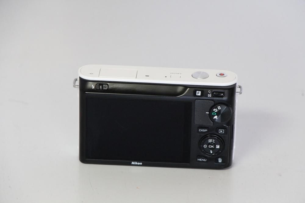 Nikon 1 J1LK(WH)｜Nikon ミラーレス一眼カメラ Nikon 1 (ニコンワン) J1 (ジェイワン) 標準ズームレンズキット ホワイトN1 ｜中古品｜修理販売｜サンクス電機